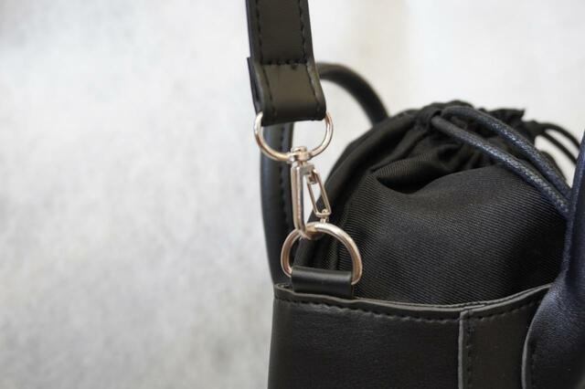 【KBF】高見えする「黒のショルダーバッグ」ペットボトル＆長財布も入っちゃう♪（付録レビュー）（写真 6/16） - mimot.(ミモット)