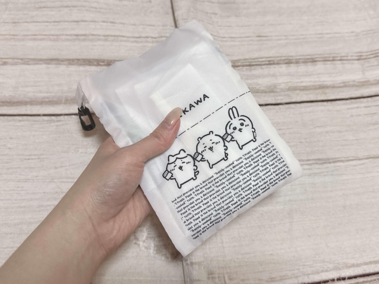 ちいかわ×セブンイレブン限定の「エコバッグ」でたよ！秀逸すぎるデザイン＆大容量サイズで機能性も抜群♪（1/2） - mimot.(ミモット)