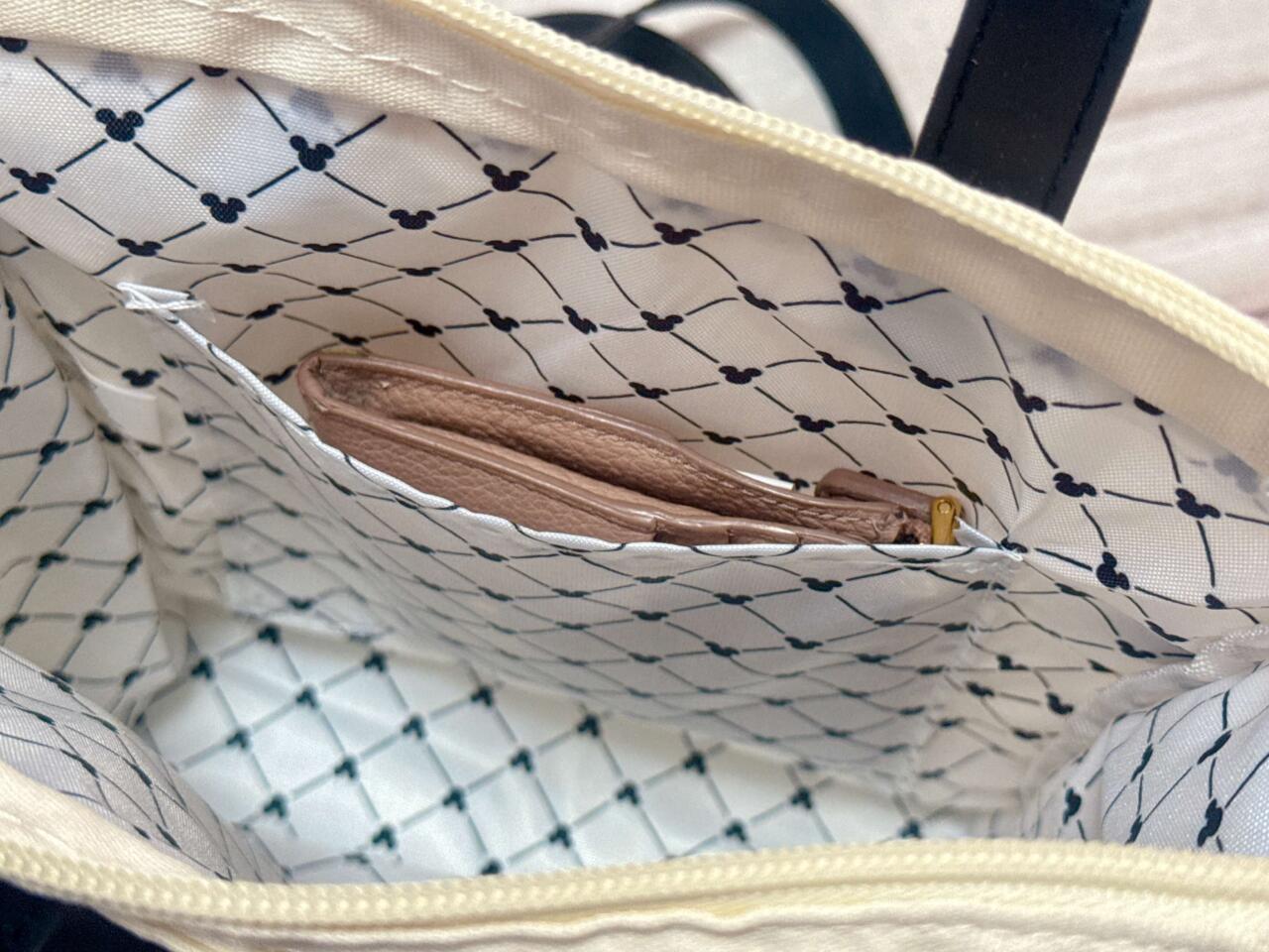 本屋さんで買える【ディズニー】激かわ「ミッキーバッグ」2WAY仕様＆カチューシャも挟めちゃうよ♪（写真 21/27） - mimot.(ミモット)