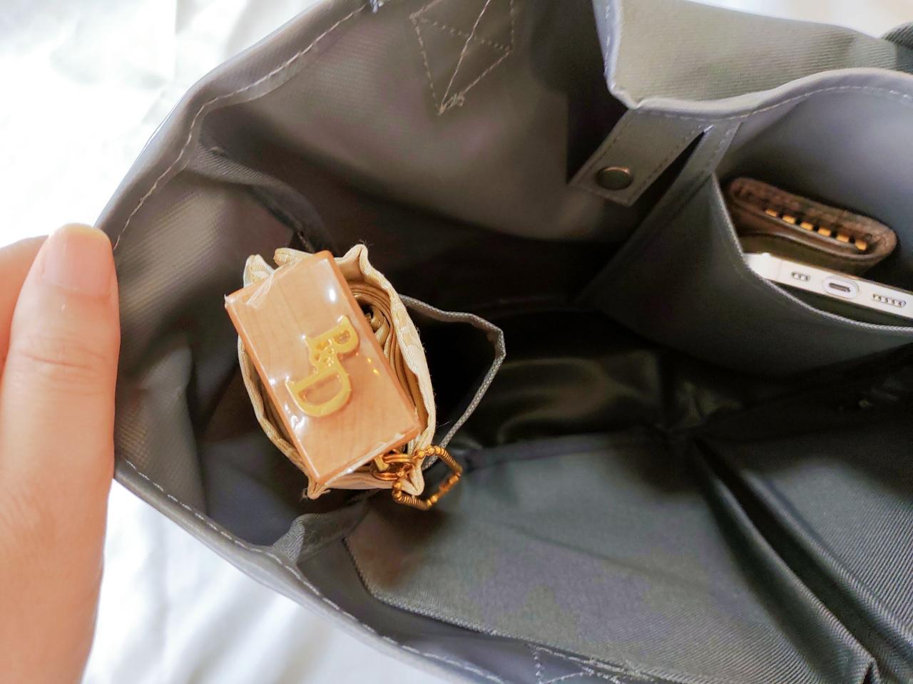 「多機能おしゃれトート」付録で登場！A4や雑誌が入る＆濡れた傘もOKでめちゃ便利（写真 16/21） - mimot.(ミモット)