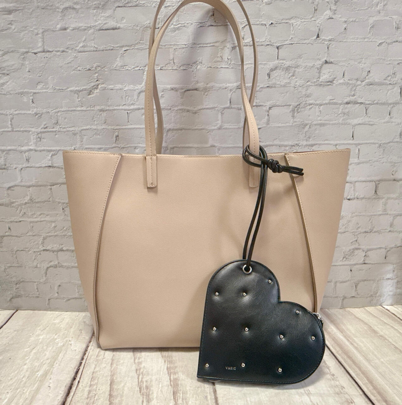 【VASICおしゃれポーチ】付録とは思えない高級感！イヤホンやカード入れにめちゃ最適♪（写真 23/24） - mimot.(ミモット)