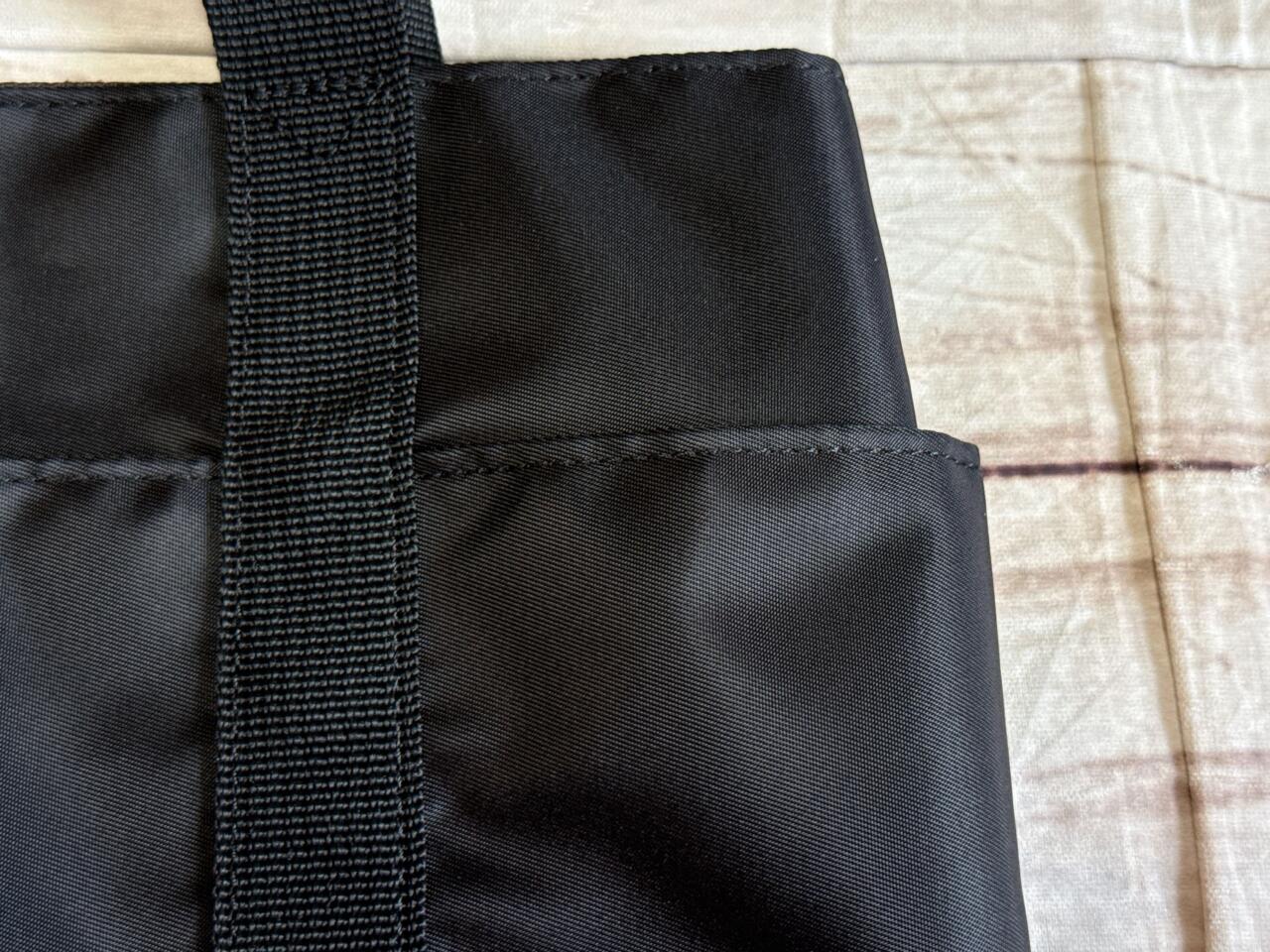 スヌーピー×人気アウトドアブランドの限定オリジナル「トートバッグ」が絶妙サイズ＆6つのポケットで使いやすい♪（写真 9/26） - mimot.(ミモット)