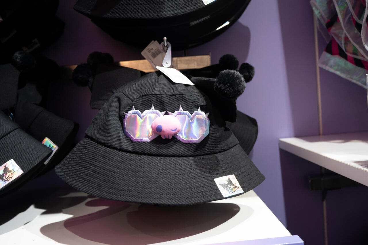 【サンリオ×USJ】クロミのライブ風グッズが可愛すぎ！マイメロ＆クロミのピンク×黒ファッション♪（写真 4/65） - mimot.(ミモット)