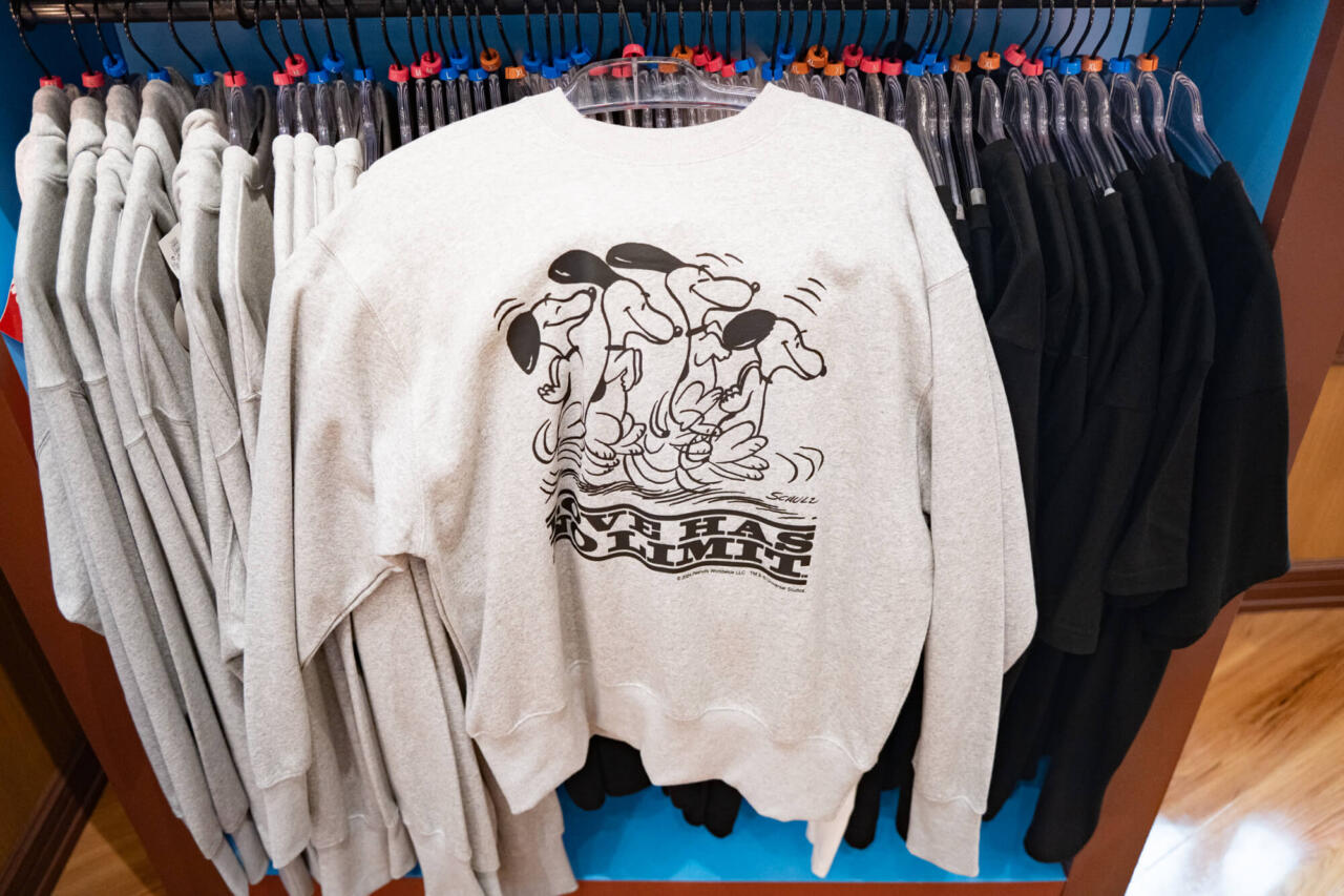 エルモやスヌーピーも！【USJ】パークキャラクターが描かれたチャリティーグッズが素敵♪ - mimot.(ミモット)