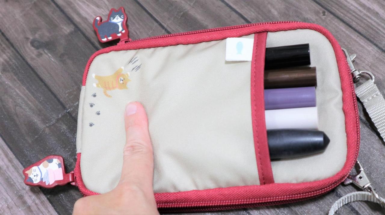 愛猫家イチオシの「スマホショルダー」“ネコあるある”デザインがかわいくて便利！（写真 21/31） - mimot.(ミモット)