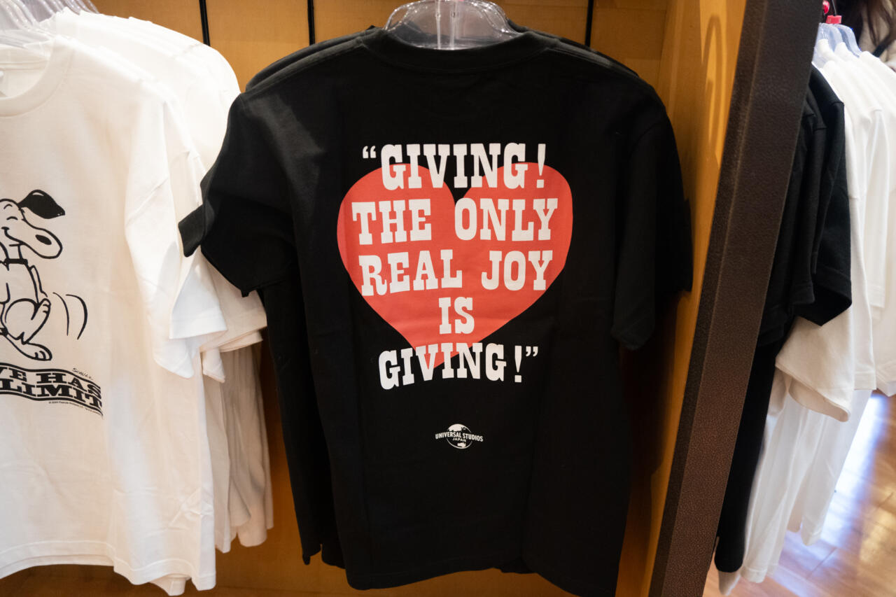 【USJ限定】スヌーピーとセサミストリートのパーカー＆Tシャツでたよ！チャリティグッズ一挙紹介♪（写真 12/76） - mimot.(ミモット)