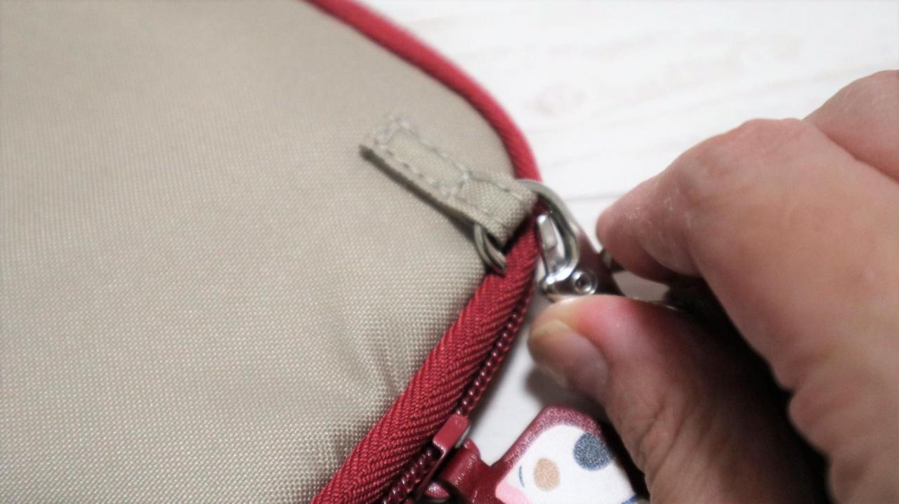 愛猫家イチオシの「スマホショルダー」“ネコあるある”デザインがかわいくて便利！（写真 17/31） - mimot.(ミモット)