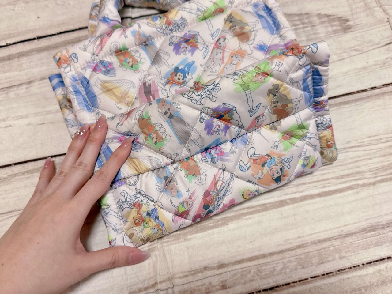 ディズニーの壮大な歴史を詰め込んだバッグ登場！31キャラクターが集う豪華アートデザインが大人かわいい♪（写真 11/28） - mimot.(ミモット)