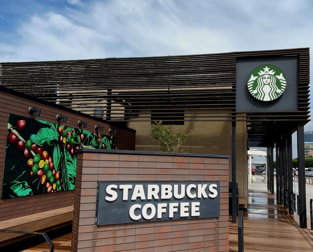 【スタバの新作】一目惚れした「ショッパーバッグ」メタリックゴールドがめちゃくちゃオシャレ♪ - mimot.(ミモット)