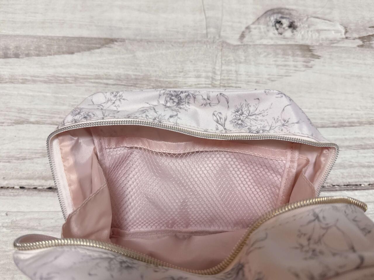 完売続出！日焼けキティちゃんのポーチ＆ミラー付録が大人気！見かけたら即ゲットしてね♪（写真 31/37） - mimot.(ミモット)