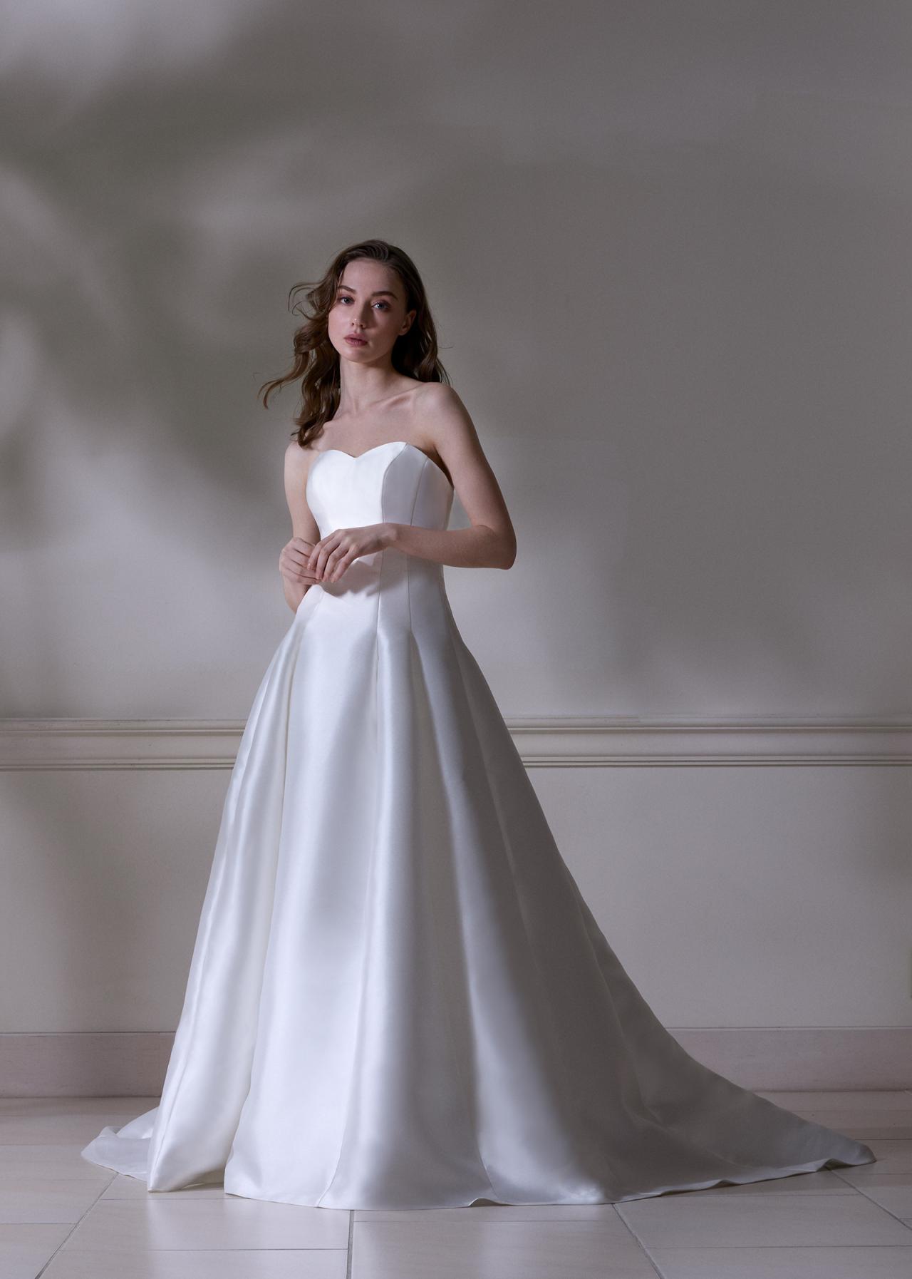 細見えバッチリ！360度美しいヒロインドレス【2024年】人気ブランドの新作ウェディングドレス（写真 40/89） - mimot.(ミモット)