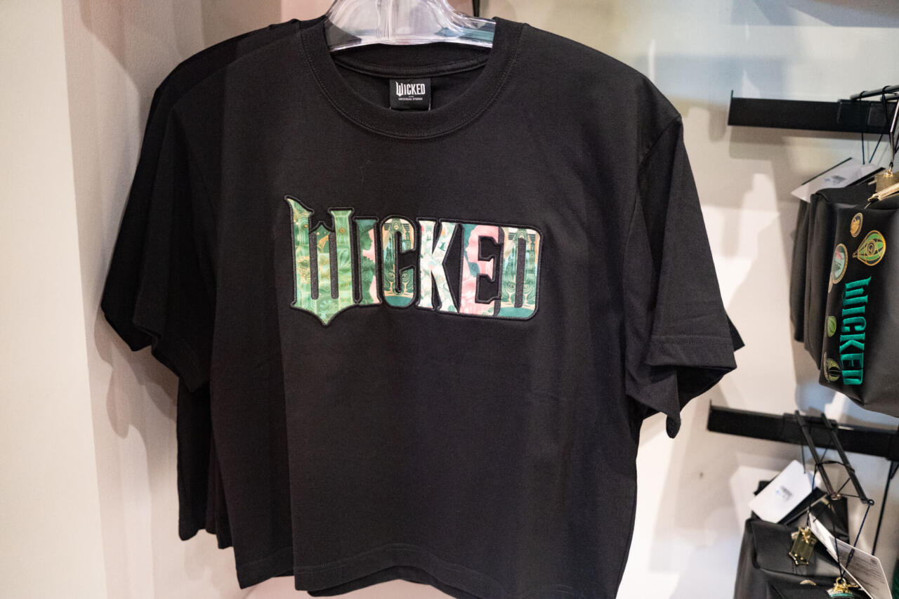 【USJ】2人の魔女に会えるのは日本でここだけ！『ウィキッド』グッズが豪華すぎ♪（写真 16/40） - mimot.(ミモット)