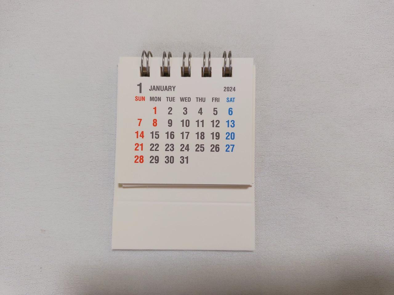 セリアで見つけた！オシャレ＆可愛い「2024年卓上カレンダー」おすすめ7選（写真 19/35） - mimot.(ミモット)