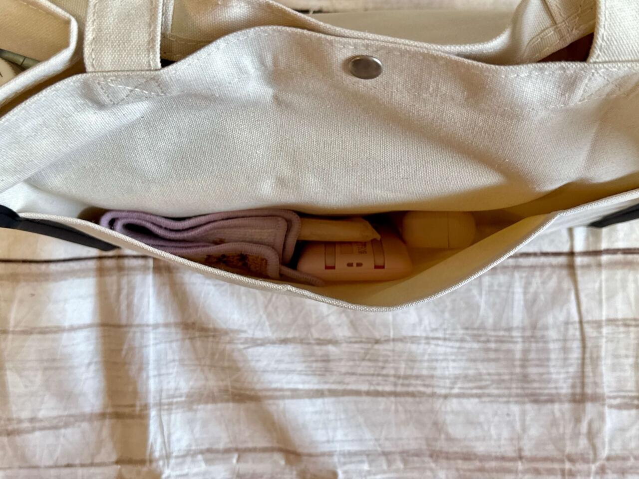 人気ブランドとコラボ！シンプルおしゃれな保冷ポケット付き「大判トートバッグ」が付録で出たよ♪（写真 17/23） - mimot.(ミモット)