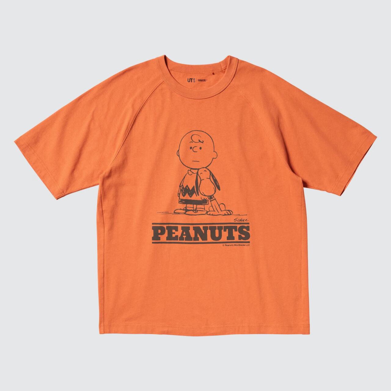 【ユニクロ×PEANUTS新作】スヌーピーやロゴが大きめでレトロおしゃれ♪秋冬カラーのTシャツでたよ！ - mimot.(ミモット)