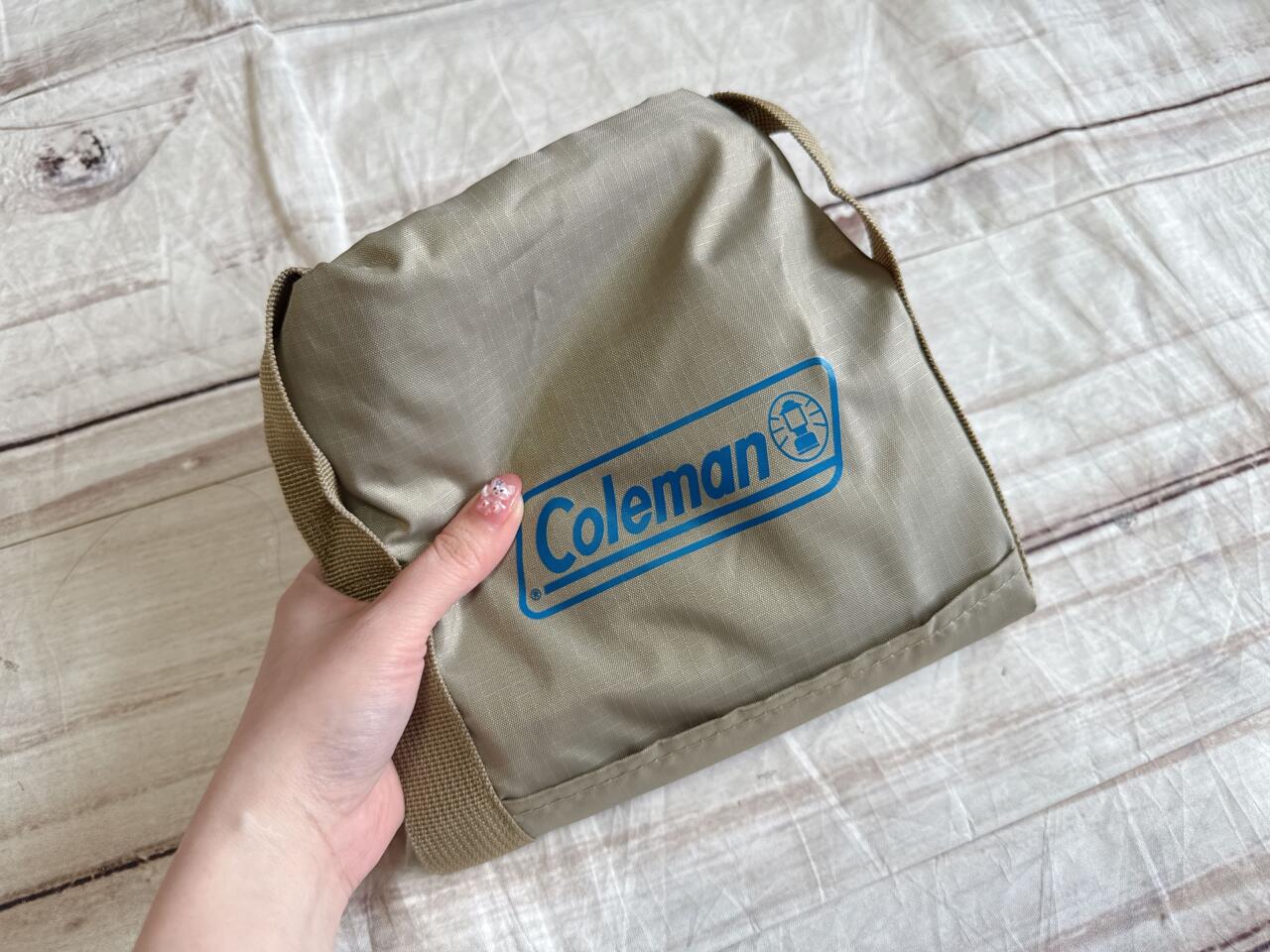 Colemanの配色がおしゃれで便利に使える「ボストンバッグ」付録でたよ！1泊分の荷物も余裕な大容量サイズ♪（1/2） - mimot.(ミモット)