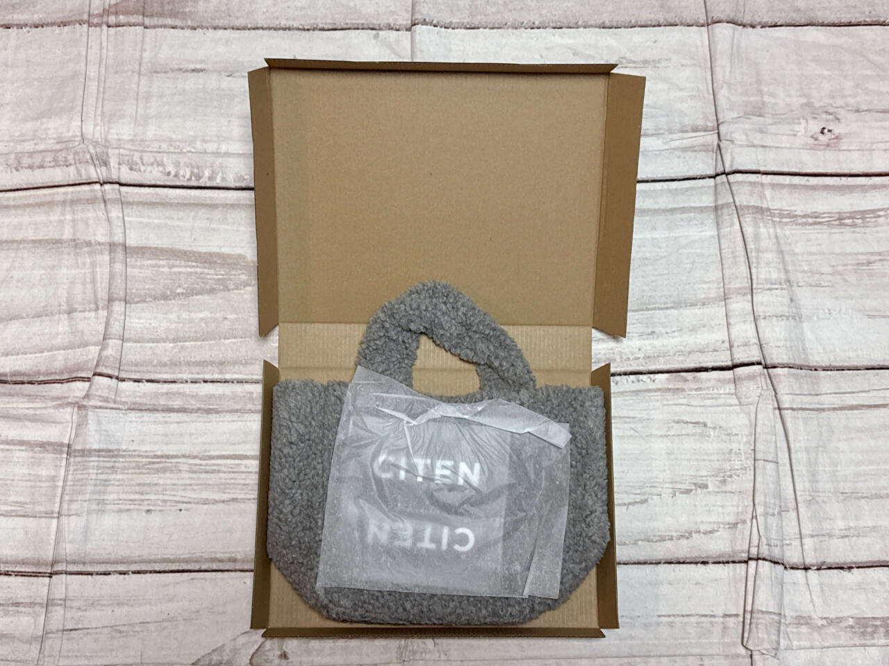 【人気付録レビュー】CITEN「もふもふボアバッグ」は高見え！クリアポケットもおしゃれ♪（写真 3/19） - mimot.(ミモット)