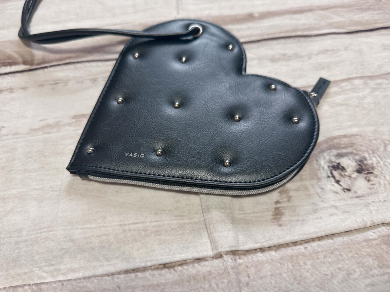 【VASICおしゃれポーチ】付録とは思えない高級感！イヤホンやカード入れにめちゃ最適♪（写真 10/24） - mimot.(ミモット)