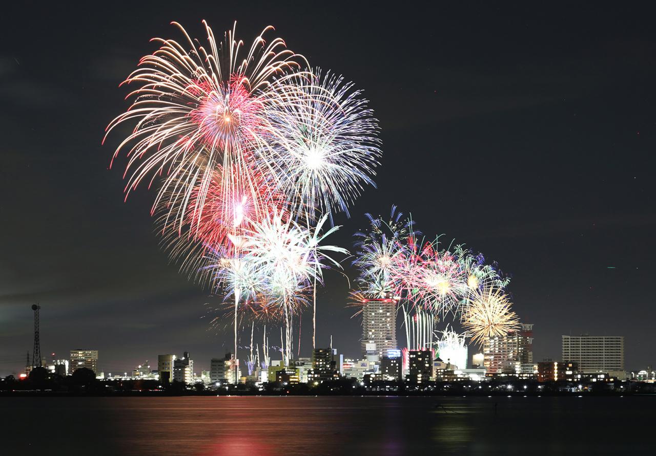 【土浦花火大会】秋の夜空に壮大に咲く！日本三大花火のひとつ『土浦全国花火競技大会』の魅力＆注意点（写真 5/38） - mimot.(ミモット)
