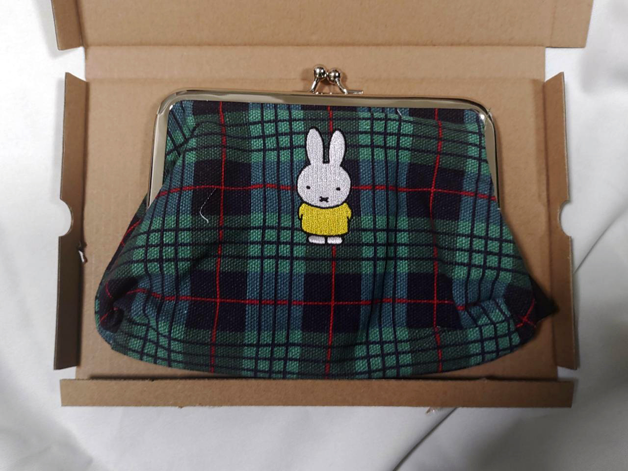 【SPRiNG×ミッフィー】あれこれ入る＆自立する「がま口ポーチ」かなり使えて刺繍もオシャレ♪（写真 3/11） - mimot.(ミモット)