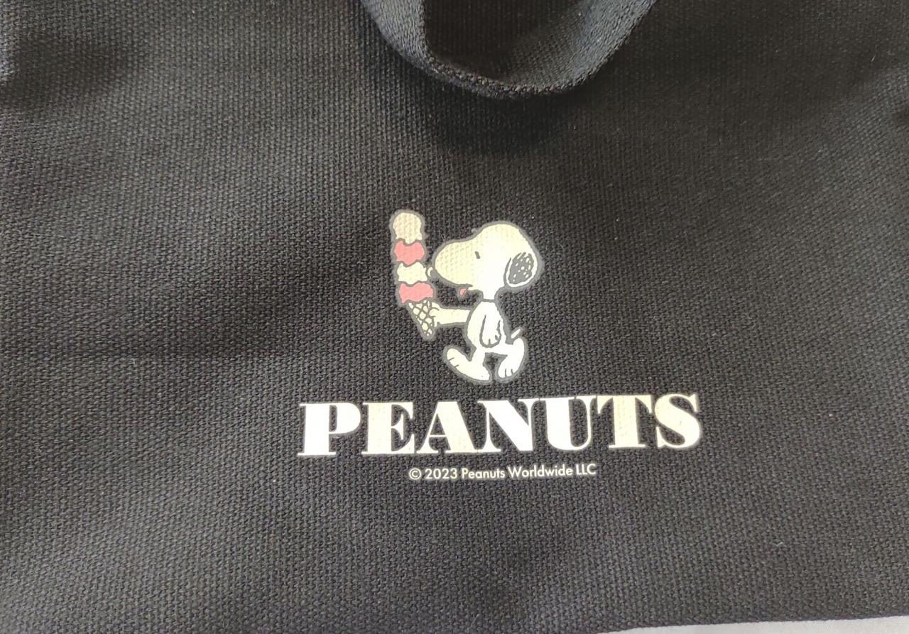 【PEANUTS×付録】スヌーピーのイラストがさりげなくキュート！黒のトートバッグ＆保冷ポーチが使える♪（写真 8/21） - mimot.(ミモット)