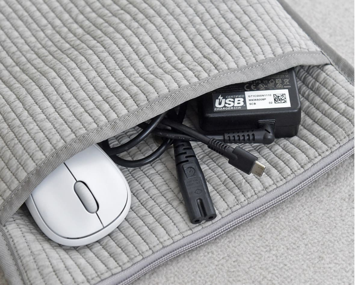 【ボンモマン】韓国風もこもこ素材がかわいい！便利すぎる「PCケース＆ワイヤーポーチ」出たよ♪ - mimot.(ミモット)