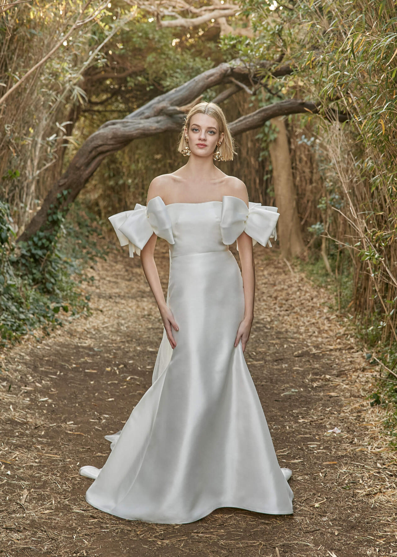 視線くぎ付け♪人気“4ブランド”可憐な大人の気品あふれる【2025年新作ウェディングドレス】（写真 72/127） - mimot.(ミモット)