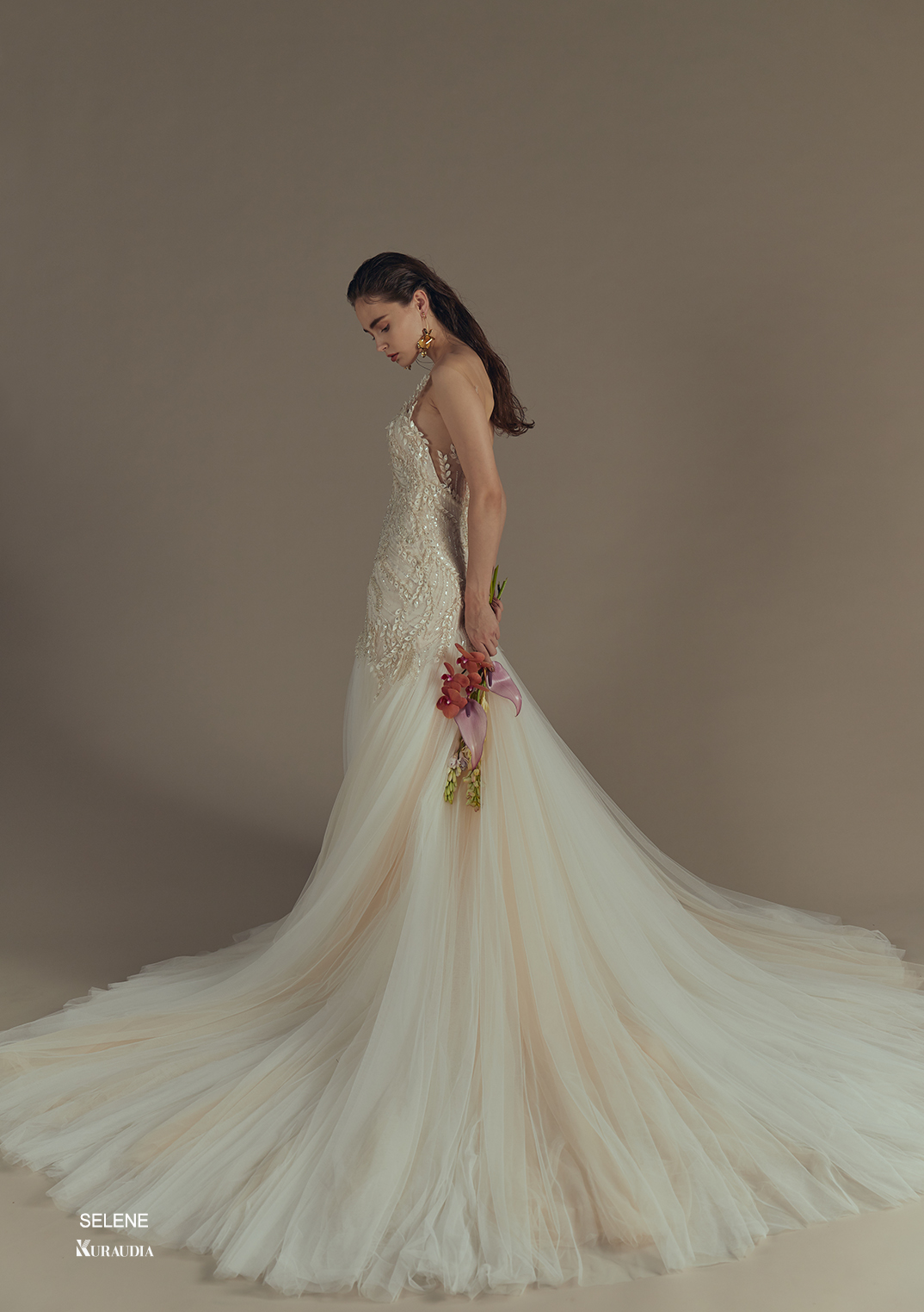 【新作ウェディングドレス】凛とした女神のよう♪ 日本人の体型に合わせてボディラインを美しく「Irida maison」一挙紹介（写真 3/232） - mimot.(ミモット)