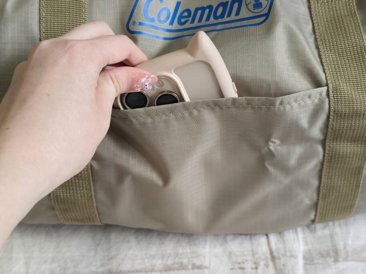 Colemanの配色がおしゃれで便利に使える「ボストンバッグ」付録でたよ！1泊分の荷物も余裕な大容量サイズ♪（写真 19/26） - mimot.(ミモット)