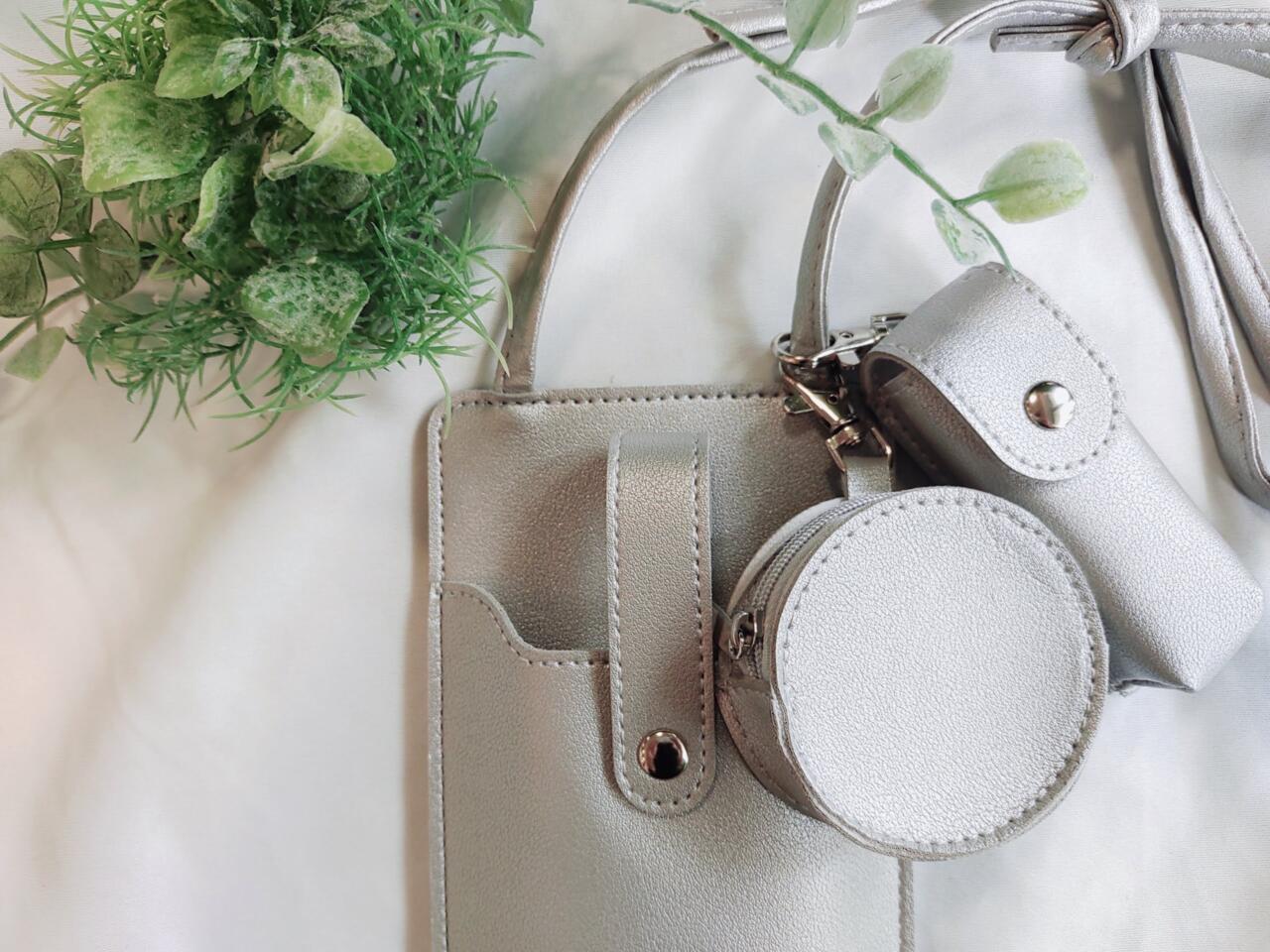 めちゃくちゃ豪華な付録でた～！GAPのミニポーチ2点つきスマホショルダーバッグがすごかった…♪ - mimot.(ミモット)