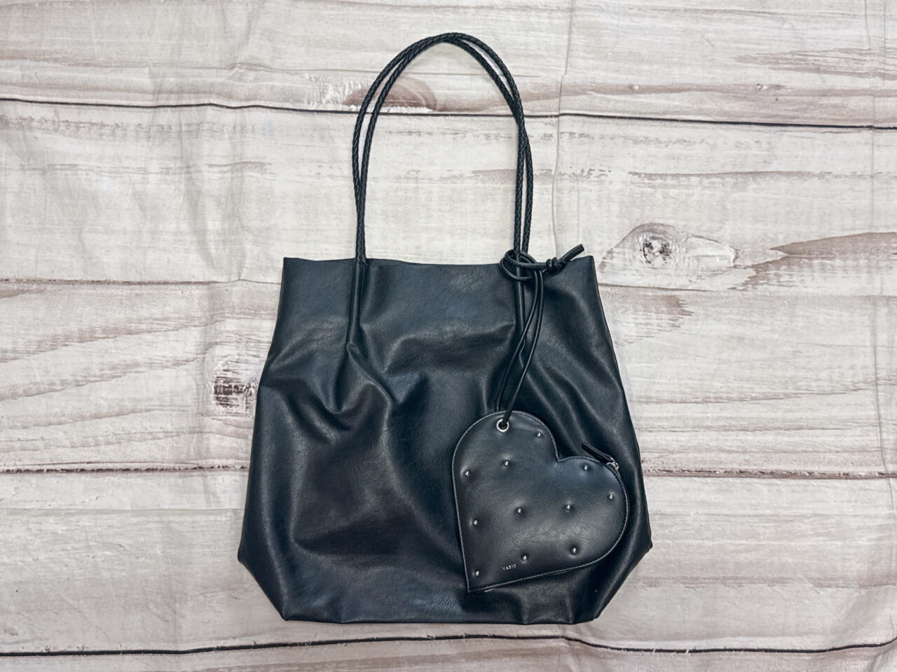 【VASICおしゃれポーチ】付録とは思えない高級感！イヤホンやカード入れにめちゃ最適♪（写真 22/24） - mimot.(ミモット)