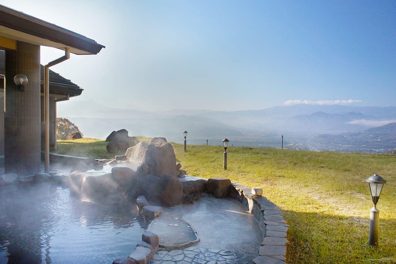 日帰り温泉ランキングTOP10！圧巻の絶景広がるあの露天風呂が第1位（写真 3/10） - mimot.(ミモット)