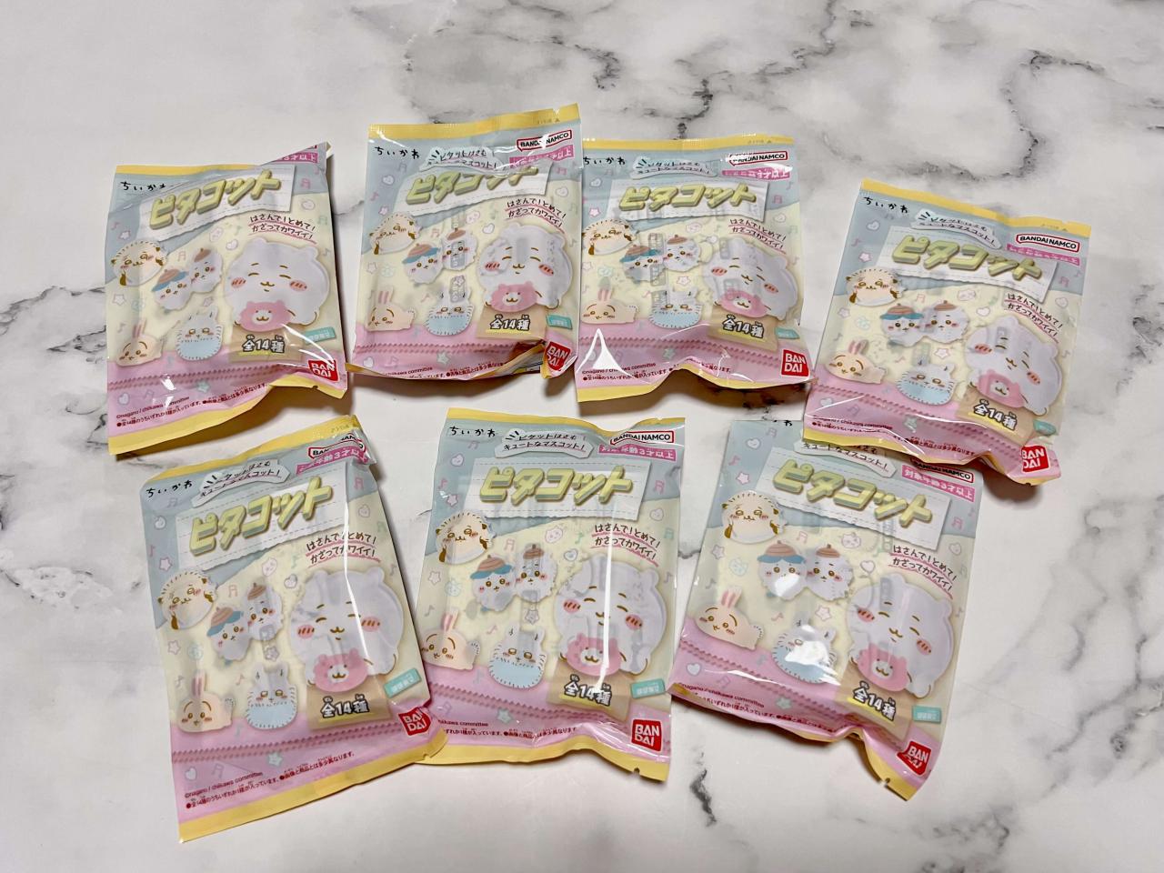 スーパーやコンビニで買える【ちいかわの新しい食玩ピタコット】使い道いろいろ＆可愛すぎる…（写真 1/29） - mimot.(ミモット)