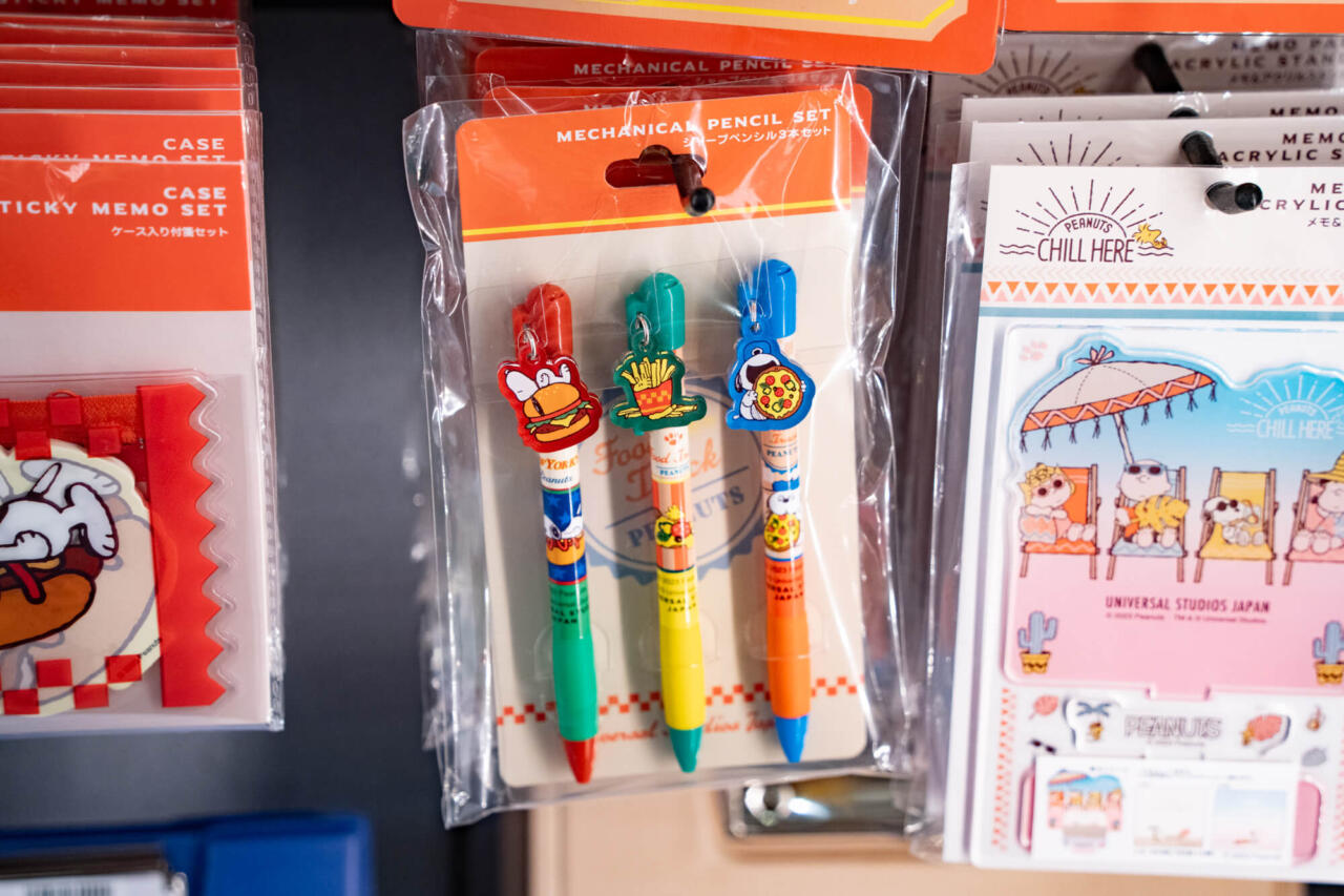 【USJ限定】スヌーピーの人気ステーショナリー！日常使いにもお土産にもぴったりのPEANUTSグッズはコレ♪（写真 9/56） - mimot.(ミモット)