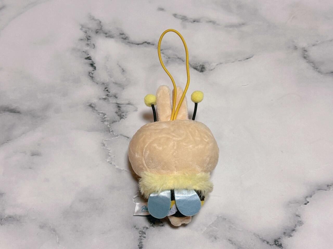 セブンイレブン限定！ちいかわの「ハチさんぬいぐるみ」を買ってみたら…後ろ姿まで可愛すぎたよ♪（写真 10/27） - mimot.(ミモット)